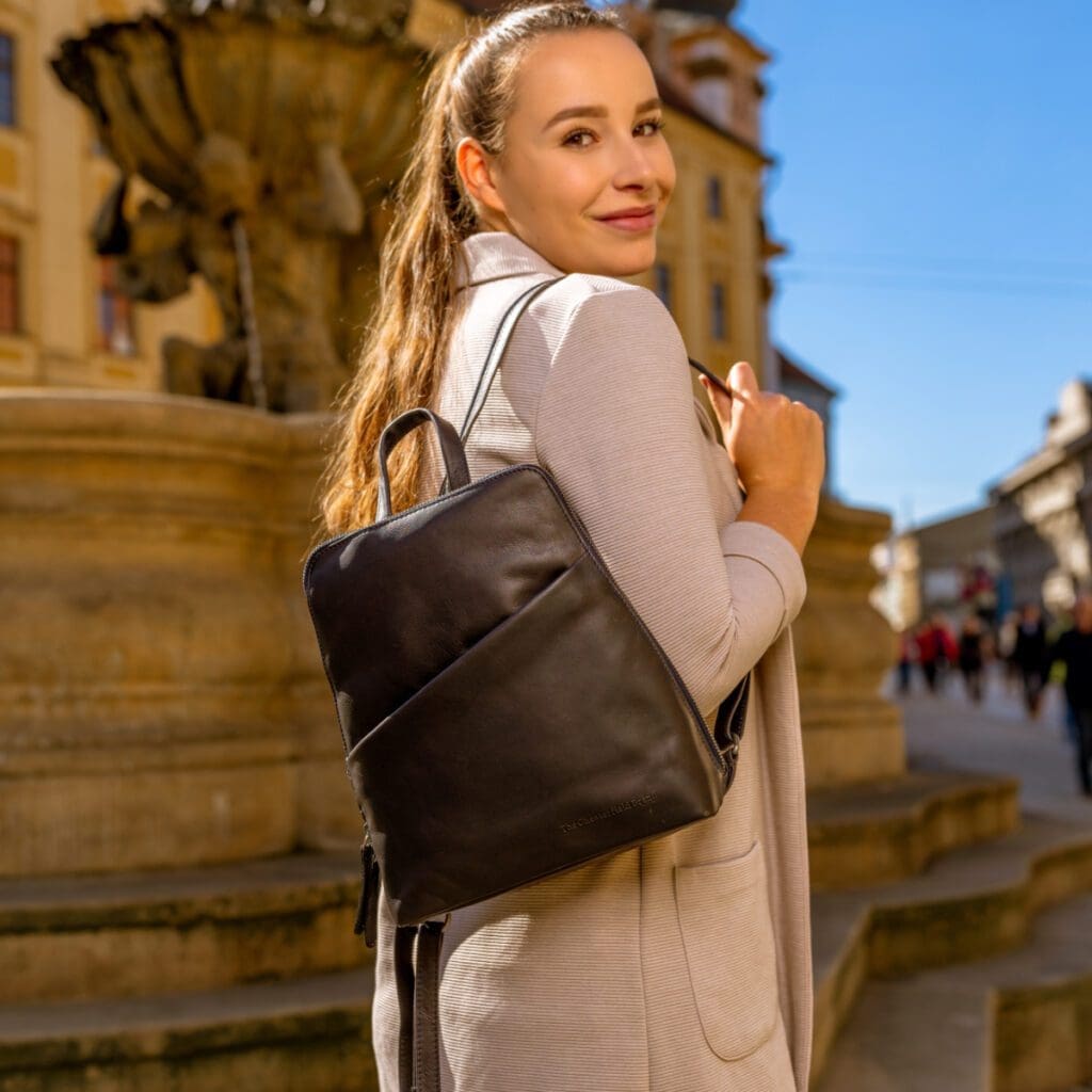 The Chesterfield Amanda Brúnn | Módjó™